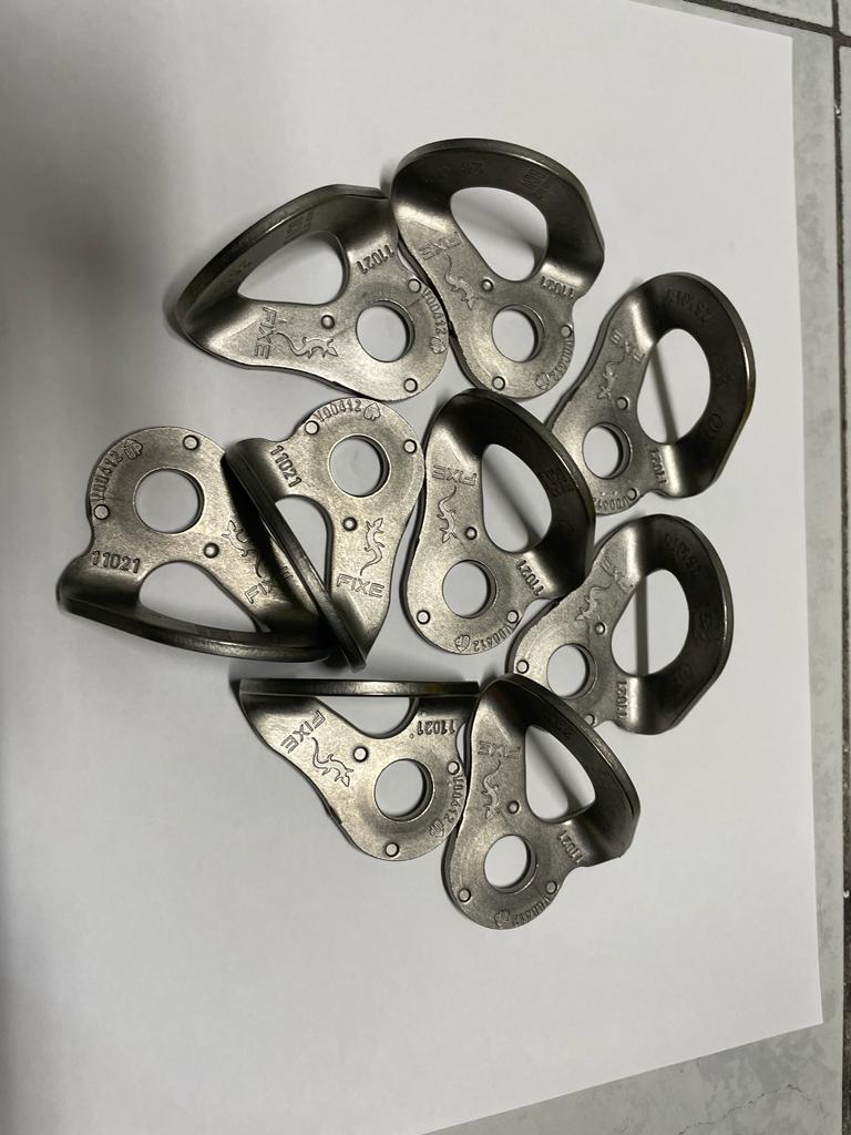 Plaqueta Fixe 12mm acero inoxidable (BOLT HANGERS) – La Cueva Mountain ...
